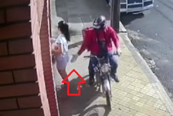 Buscan a delivery que manoseó a una mujer